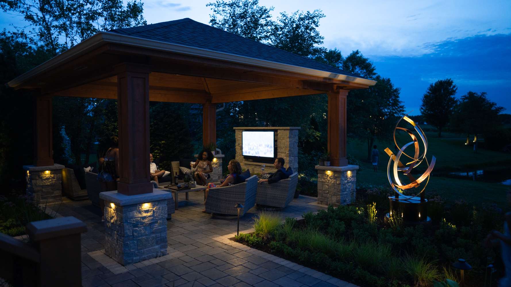 Outdoor TV Setup Design: 5 Tips to Installing an Outdoor TV